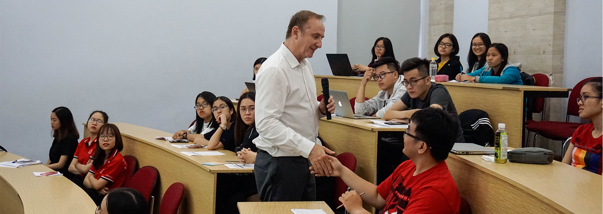 Chương trình PreEFU - UEH - ISB